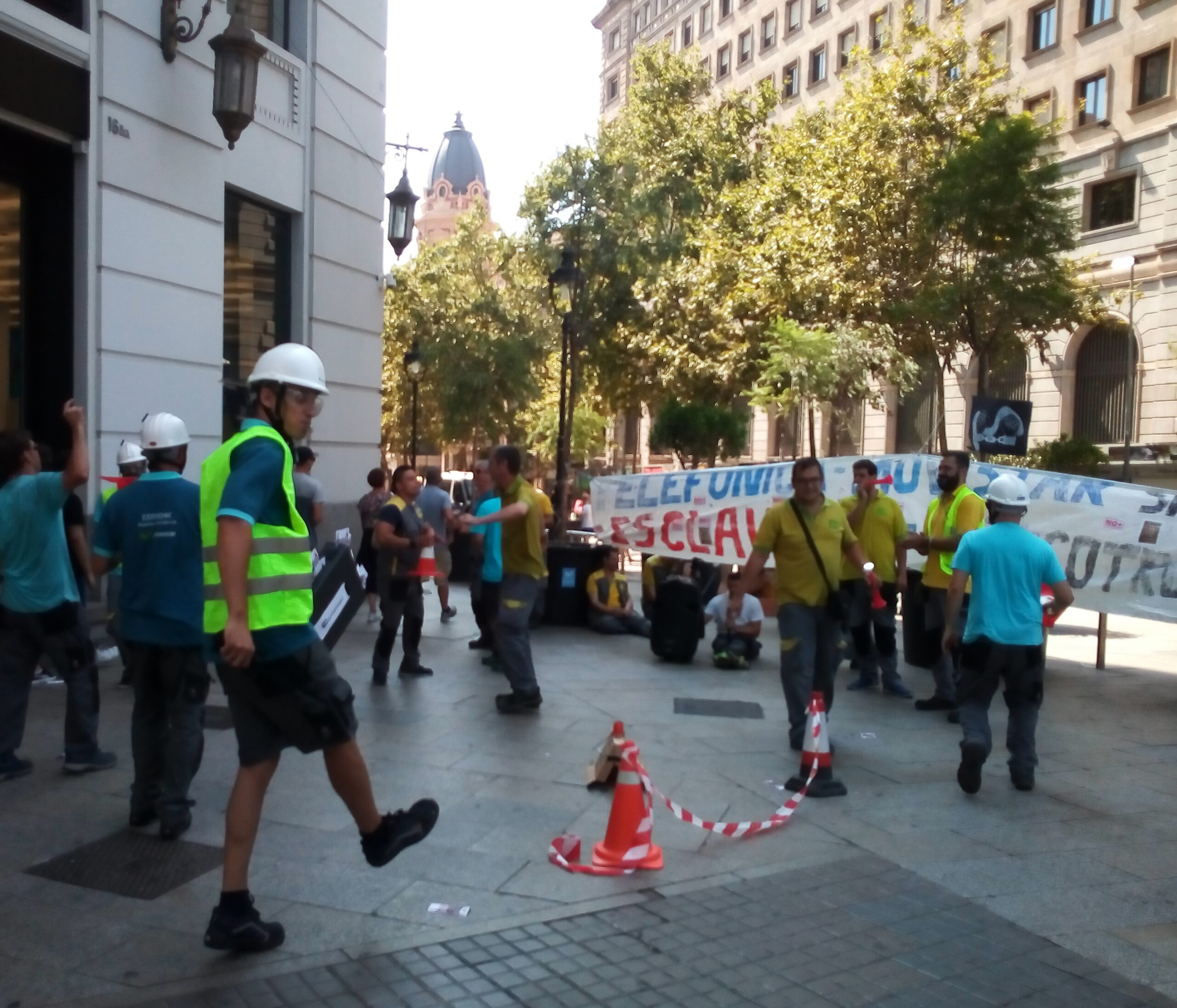 COTRONIC BARCELONA RETIRA LA SANCIÓ GREU DE 10 DIES SENSE FEINA I SOU ...